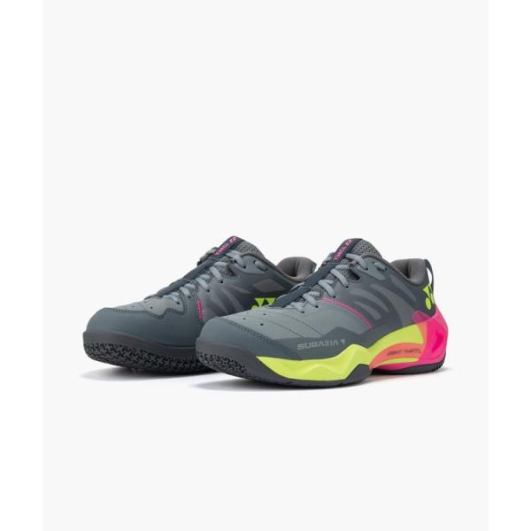 ●Grpht Thrttlの衝撃吸収と反発性能を最大限に引き出し、足元から爆発的なジャンプスマッシュを生み出す。●素材:アッパー/合成樹脂 ミッドソール/合成樹脂 アウトソール/ゴム底【メーカー取り寄せ商品】 こちらの商品はメーカー手配の為...