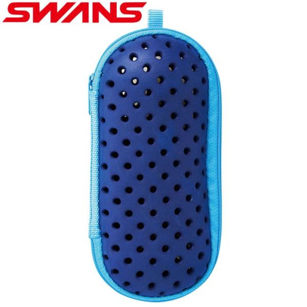 スイムゴーグルの携帯に便利なスワンズのゴーグルケース。ファスナータイプ。ケースに入れることでレンズに直接物が触れるのを防ぎ、通気性のある穴が開いて水切りも抜群です。曇り止め液を一緒に収納できるホルダー付き。別売りのカラビナを付ければスイマー...