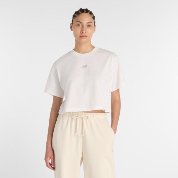 日本人の体型に合わせて開発されたトレーニング向けクロップTシャツ。背中の「The Intelligent Choice」のリフレクティブプリントがアクセント。コットンライクなポリエステル100%素材を使用し、リラックスフィットのボックスシル...