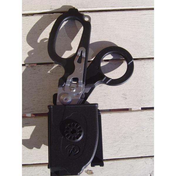 【発売日：2021年11月03日】RAPTORは、ストラップカッター、リングカッター、酸素ボンベ用レンチ、タングステン銅ガラスブレーカー、ハサミが兼ね備わった緊急事態、医療場面に必須なツールです。ホルスター裏にはベルトホルダー付きなので縦に...