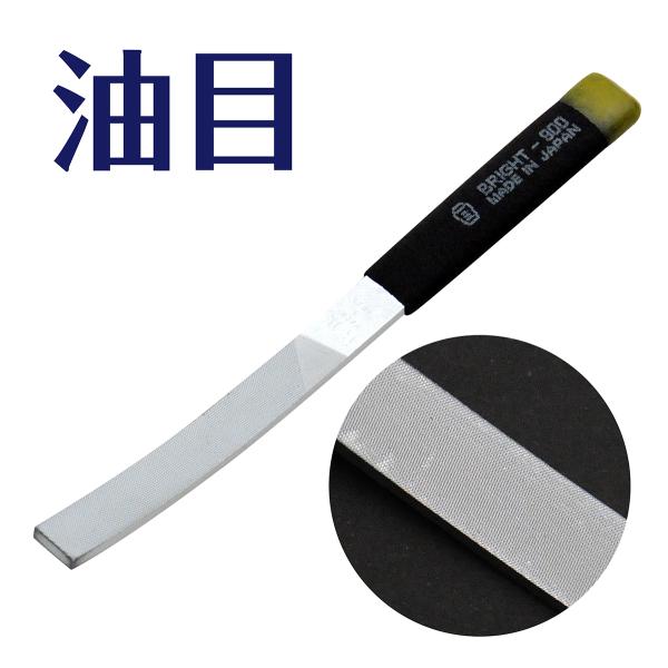 バリ取りで定評のある“ヴァリイト”を曲げて“ヴァリト-M”として生み出しました。いわゆるコテヤスリで、凹んだ溝部の研削や平面上の突起(リベット部など)の研削にと、従来のまっすぐなヤスリでは削りにい作業でも、スムーズに作業出来ます。アイデア次...