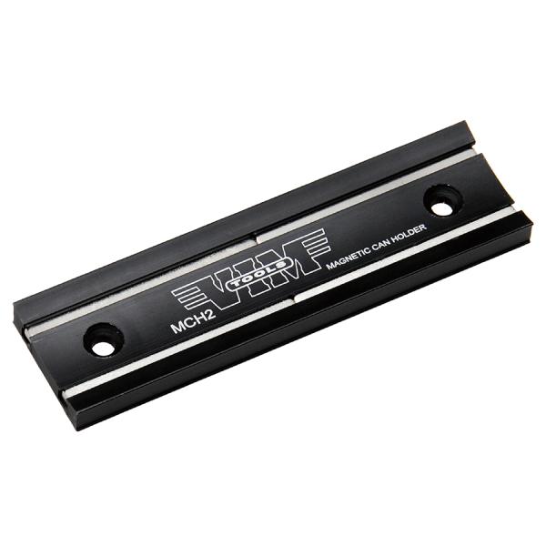 マグネットを搭載した収納系工具を得意とするVIM TOOLSならではの新発想の缶ホルダーが発売されました！キャビネットなど金属面に貼り付けておけばスプレー缶をくっつけるだけで保持されます。ホルダー表面はアールを描いたくぼみが設けられていて、...