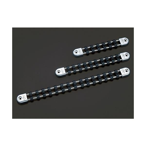 クリップが柔らかく、ソケットを軽く横に倒すだけで簡単に外すことが出来る。クリップ数15個。全長319mm