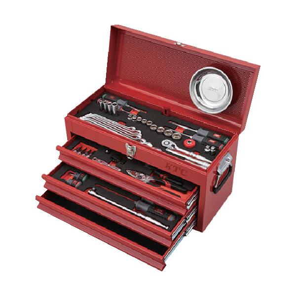 自動車整備・機械整備に最適です。新型チェストSKX0223シリーズを採用し、コンパクトながら収納量が豊富です。スムーズな開閉ができるベアリングレールを採用しています。トップカバーを閉じると引き出しが飛び出さないロック機構です。9.5sq.ラ...