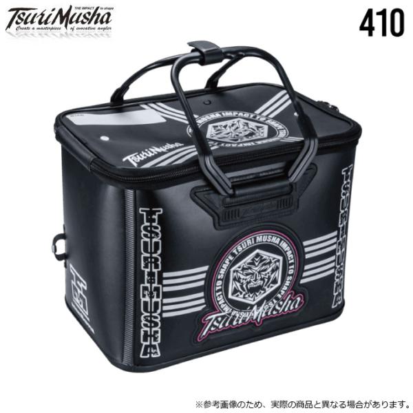 【TSURIMUSYA MUSHAグローエンブレムバッカン】強烈インパクトロゴ×高い背丈。高さを活かした新規格サイズは定番のラインナップに。一般的なバッカンよりも背丈を約5cm アップすることで収納力を強化。375 ／ 410 サイズいずれ...