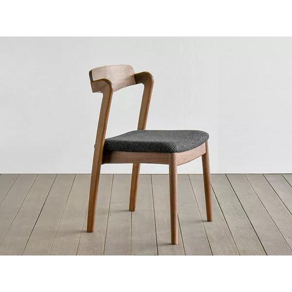 シキファニチア / シキファニチャー (SIKI) セミアームチェア ソスタ (SOSUTA) 4材種対応：レッドオーク/ホワイトオーク/ブラックチェリー/ウォルナット座面張地選択可能受注生産送料無料 (玄関前配送) 北海道、沖縄、離島は別...