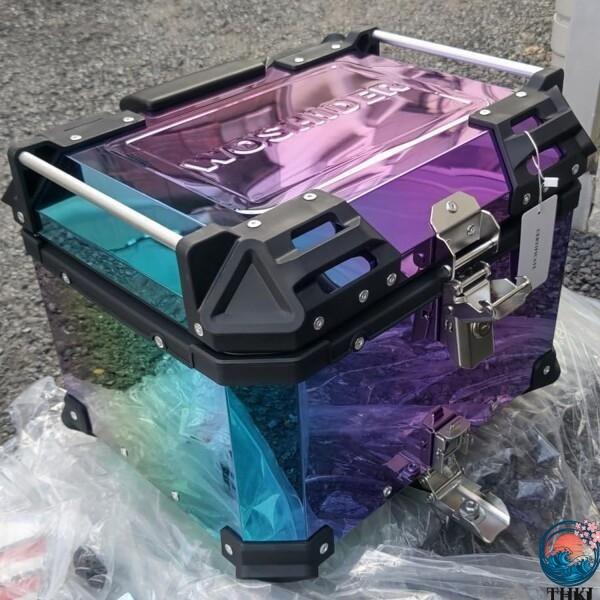WoshiDer バイク用リアボックス 大容量  取付ベース付 簡単脱着 鍵2本付 フルフェイス対応 四角 バイクボックス トップケース(カラード)商品コード：55068479175型番：防振-耐久-剛性強化-角部補強サイズ：オーロラメタル...