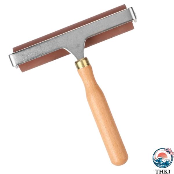 商品の説明                                                このゴムローラーブレイヤーは、15cmサイズの版画用インクローラーとして、アートプリント制作ツールの必需品です。版木を使った創作活動や...