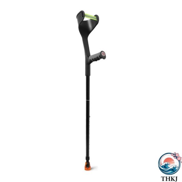 【滑り止めゴムベース】特殊な滑り止めゴムベースが備わり、雨や雪の日でも安心して歩ける強力な牽引力を提供します。 【高さ調節可能】杖は10段階で高さ調節が可能。身長155cmから190cmまでのユーザーにぴったりフィットします。 【耐久性】高...