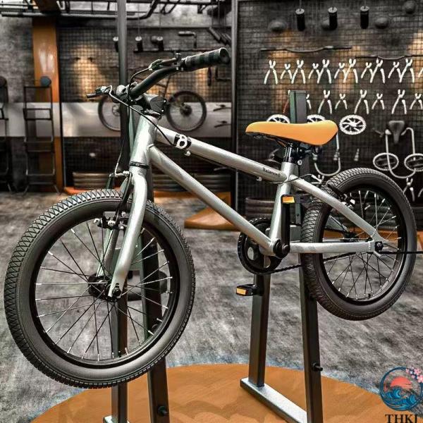 【高品質素材】：高性能な超高炭素鋼が特徴のクロスバイクです。軽量かつ剛性が高く、加速力やスピードに優れています。ショック吸収性に優れたフレームにより長時間のライドでも疲れにくく快適です。【サイズガイド】16インチの子供用マウンテンバイクスー...