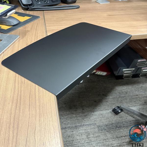 商品の説明                                                このL字型デスクエクステンダーは、コンピューターモニターを設置するための十分なスペースを提供し、さらにアダプターやホルダーを整理するた...