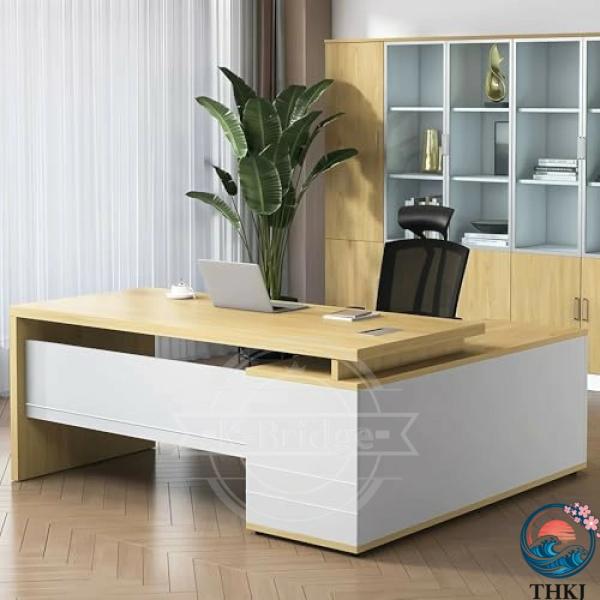 サイズ: 天板幅 1.6メートルパッケージ重量: 約50 kgご注意: 本品は2つの梱包に分かれてお届けします。電池の使用: 不要【L字型デスク】 このL字コーナーデスクは、お部屋にクラシックな雰囲気を添え、省スペースのコーナー設計で部屋の...