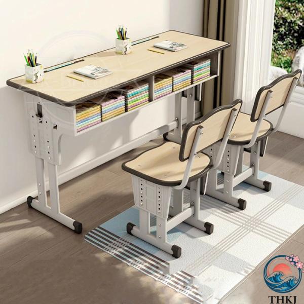 ? 【子供用ダブルデスクセット】 ：環境に優しいボード素材で作られており、防湿性、傷つきにくく、安全で健康的です。 フレームは冷間圧延鋼材でできており、脚は床を傷つけないように厚くして滑りにくくなっています。 大容量の引き出しには文房具や本...
