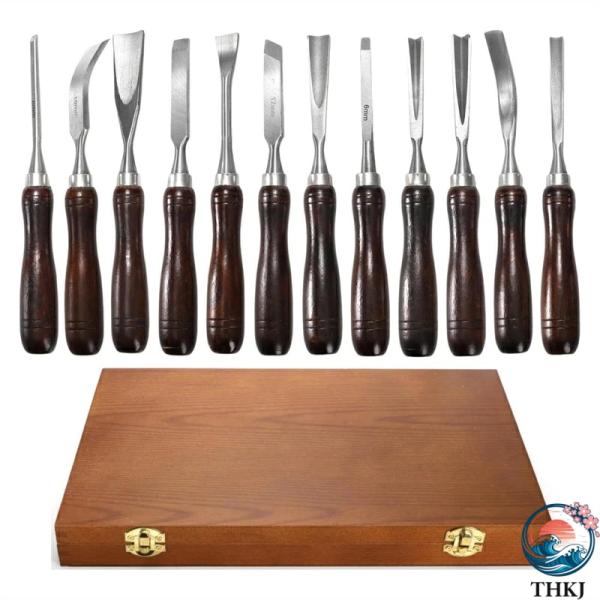 【バリューパッケージ】長さ約12.5cmのハンドルと、長さ約10cmの刃が付いた12種類の木彫りノミセットが付属。平刃、斜め刃、丸刃、大きな三角刃など、様々な刃物が含まれています。  【高品質ハンドル】高級木製ハンドルを採用。滑らかでしっか...