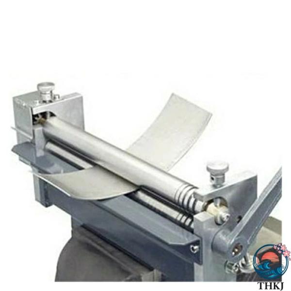 ? 曲げを迅速かつ簡単にします ? 片手操作のための人間工学に基づいたデザイン ? ベンチバイスに固定するか、自分で鉄のフレームを作って修正する必要があります ? 電気がなければ、鋼板とバーを手で振っている限り、鋼板とバーを転がして処理でき...