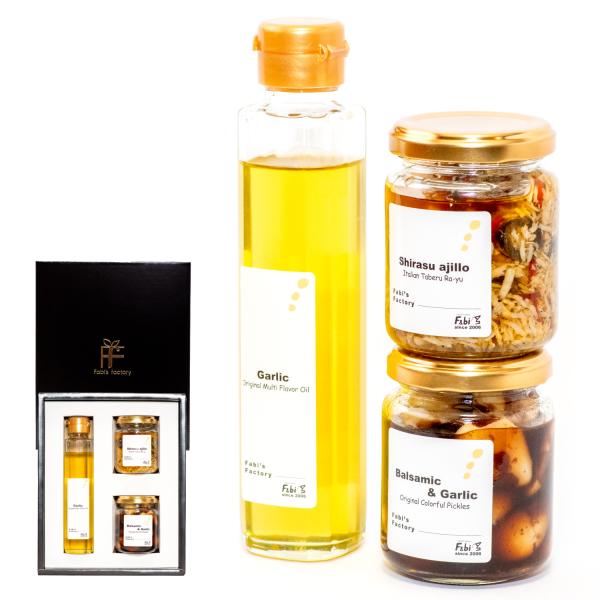 【オリジナル食べるラー油：アヒージョ】イタリアンの味をご飯に合うよう銀座のシェフがアレンジしたちょっとおしゃれな瓶詰めのごはんのおともです。パスタソースとしてパスタやパンにも相性抜群です。お酒のおつまみにも。シラスとしめじがご飯にぴったりな...