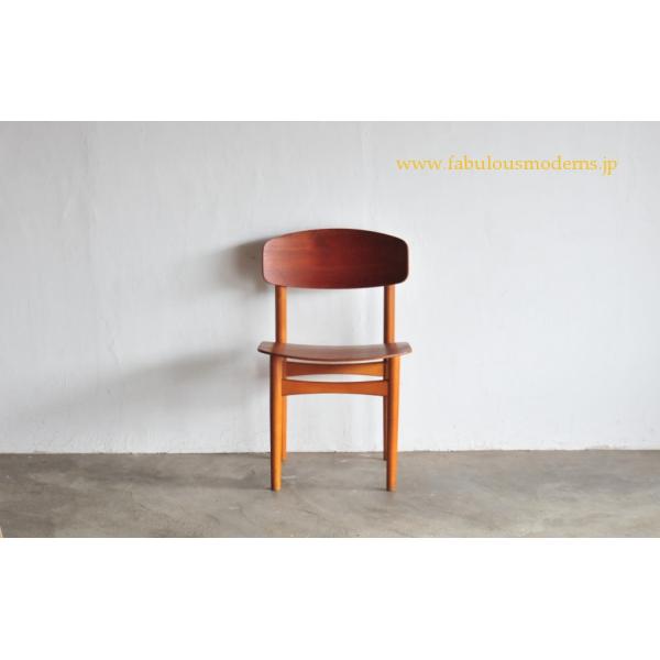 1952年Soborg社よりリリースされたModel No-122材の雰囲気から比較的初期の製造と思われます。雰囲気よいチーク＆ビーチとなり70年近く前の品物になるかと思われます。クッションは幾分汚れございますのでオマケとお考えいただき必要...