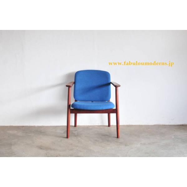 Borge Mogensenの作品は常に一般家庭を視野に デザインされており、 デンマーク家具を代表する素晴らしいお品ばかりです。こちらの椅子は深みのあるチーク材に真鍮金具、見せるジョイントなど細部に至って実に美しく1950年代デンマーク家...