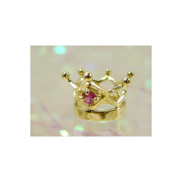 ちいさな王冠がかわいい男の子向きのベビーリング■誕生石：ルビー（07月の誕生石）■刻印できる文字数：18文字■刻印できる文字：英数字（大文字）「＆」「スペース」「：」「.」■リング：K18イエローゴールド/縦10mm×横9mm×高7mm/約...