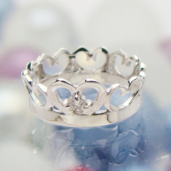 ハート型ティアラをモチーフにしたベビーリングです。当店販売の「ティアラベビーリング（別商品）」よりちょっと大きめです！■材質：プラチナ900■宝石：ダイヤモンド（4月の誕生石/天然宝石）■サイズ：縦約6mm×横約13.5mm×内側直径約11...