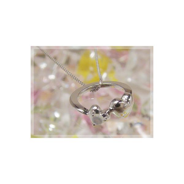 ふたつのカワイらしいハートが寄り添ったベビーリング■誕生石：ムーンストーン（6月の誕生石）■刻印できる文字数：16文字×両面（合計32文字）■刻印できる文字：英数字（大文字）「＆」「スペース」「：」「.」■リング：プラチナ900/直径12m...