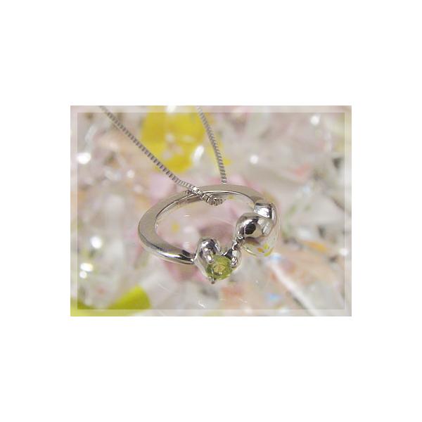 ふたつのカワイらしいハートが寄り添ったベビーリング■誕生石：ペリドット（8月の誕生石）■刻印できる文字数：16文字×両面（合計32文字）■刻印できる文字：英数字（大文字）「＆」「スペース」「：」「.」■リング：プラチナ900/直径12mm/...