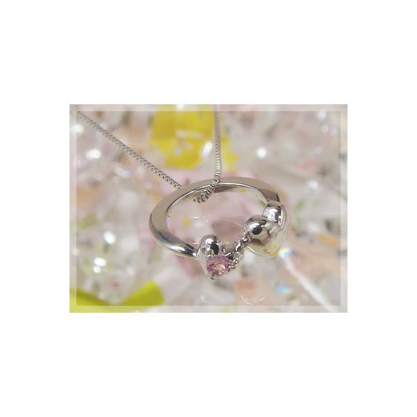 ふたつのカワイらしいハートが寄り添ったベビーリング■誕生石：ピンクトルマリン（10月の誕生石）■刻印できる文字数：16文字×両面（合計32文字）■刻印できる文字：英数字（大文字）「＆」「スペース」「：」「.」■リング：K10ホワイトゴールド...