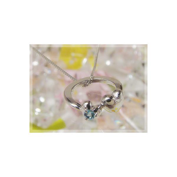 ふたつのカワイらしいハートが寄り添ったベビーリング■誕生石：ブルートパーズ（11月の誕生石）■刻印できる文字数：16文字×両面（合計32文字）■刻印できる文字：英数字（大文字）「＆」「スペース」「：」「.」■リング：K10ホワイトゴールド/...