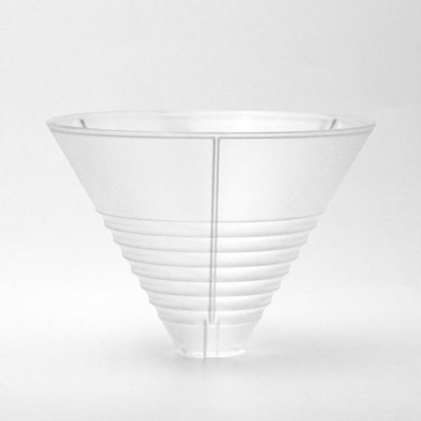 内側にリブのない形状で、透過式ドリッパーながら浸漬式のような新しいタイプのドリッパーです。品番：PD-300.07内容品：ドリッパー本体材質：ポリカーボネート備考：ペーパー、サーバー等は付属していません