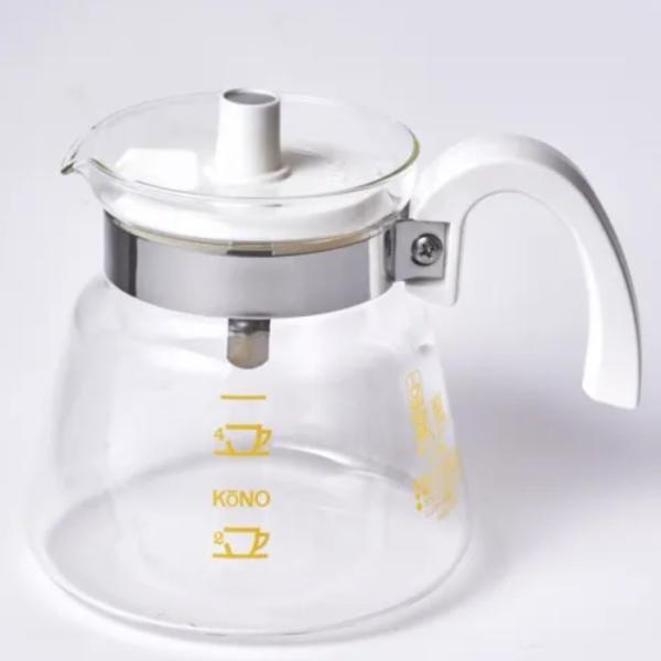 コーノ式名門ドリッパー４人用の交換グラスポットです。ふた付き。カラー：ホワイトサイズ：幅15×奥12.8×高12.2×口径8.5(cm)備考：4人用材質：ポット　耐熱グラス　　　バンド　ステンレス　　　蓋　アクリル樹脂