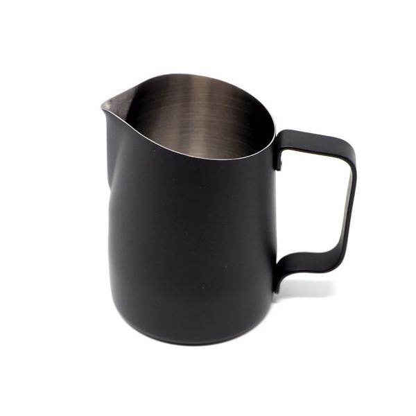 WPM 450cc Milk Pitcher (Sharp Spout / Black)香港・WPM社の450cc（15oz）ミルクピッチャーです。シャープスパウト。200ml（6oz-7oz）ほどのカップでのラテアートに最適なピッチャーで...