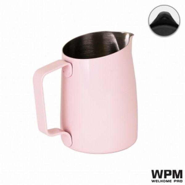WPM 450cc Milk Pitcher (Round Spout)香港・WPM社の450ml（約15oz）ミルクピッチャーです。ラウンドスパウト。200ml（6oz-7oz）ほどのカップでのラテアートに最適なピッチャーです。＜特徴＞・...