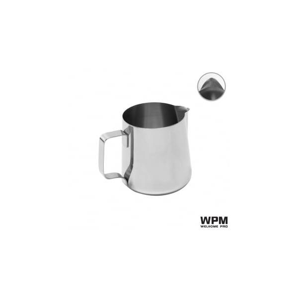 WPM 300cc Milk Pitcher (Round Spout)香港・WPM社の300mlミルクピッチャーです。ラウンドスパウト。＜特徴＞・注ぎ口は斜めカットではなくシンプルなフラット仕様になっています。・細いラインを描くのに適した...