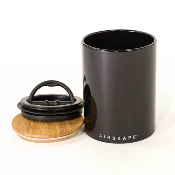 特許取得の密閉蓋でコーヒーやお茶の鮮度や味を守るキャニスター品番：AC0207色：黒材質：セラミック製サイズ：Φ135mm×H177mm重量：1170g (容器+蓋)最大内容量：550g (焙煎豆)【注意事項】※ご購入前にご確認ください。本...