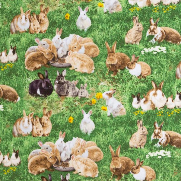 ウサギの親子が草はらに佇んでいます。インポートらしいリアルなウサギの柄。ウサギの好きな方、生地を集めるだけで楽しいですよ。ファーム・アニマルズ・グリーンFARM ANIMALS 650GREEN &amp;copy; elizabeth's...