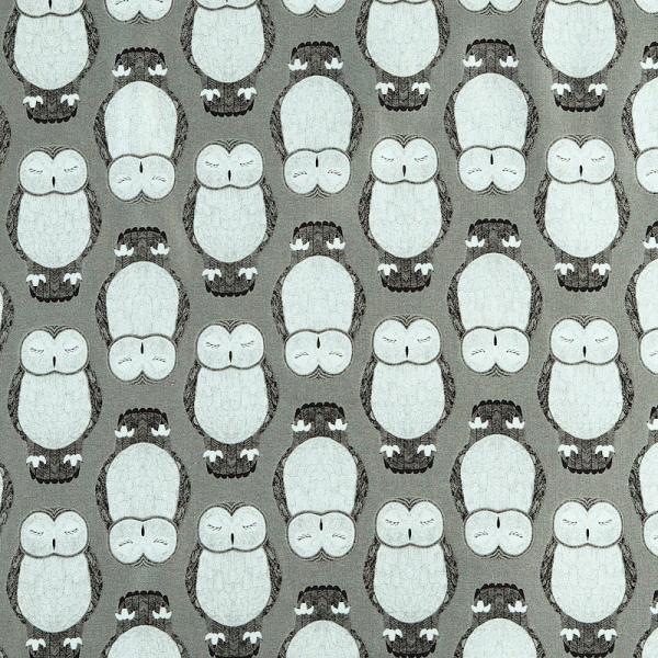 フクロウが生地全体に規則正しく並んでいます。グレーのモノトーンがコンテンポラリーなモダンさです。画像ではわかりにくいですが、顔とお腹は細かく羽毛が描いてあります。ノクターナル48332-20 NOCTURNAL BY GINGIBER &a...