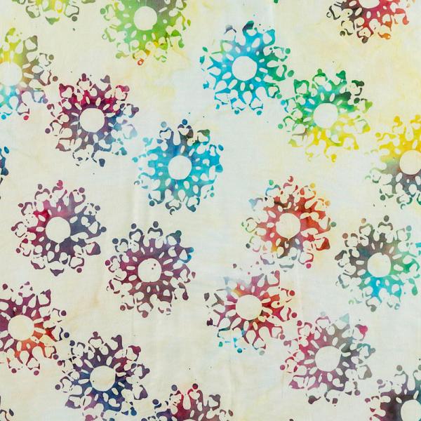 伝統的なろうけつ染めの技法で作られたバティックの様な雪の結晶柄。青、緑、紫、赤などの様々な色で一点一点手作業で染められたように見える雪の結晶柄が鮮やかで芸術的です。個性的な服やアクセサリー、クリスマスデコレーションなど、ユニークなアイテムを...