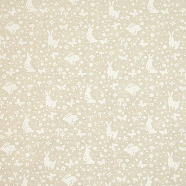 クリーム地に白でウサギ、蝶々、キノコ、お花、ドットを描いたデザインは、ナチュラルで繊細な雰囲気を持っていて、どんな作品にも合わせやすい万能ファブリックです。キルト、バッグ、ポーチ、ホームデコレーションなど、幅広いハンドメイドに最適。1〜3枚...