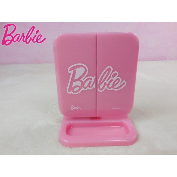 おしゃれで魅力的なバービーは、発売から現在に至るまでずっと女の子の憧れ世界中のコレクターたちにも愛され続けていますバービーの本名は、バーバラ・ミリセント・ロバーツファッションモデルをしている17才の女の子です♪そんな格好良くて可愛いバービー...