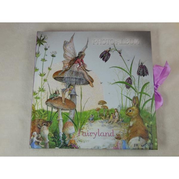 アーティスト　Jean＆RonHenry が描いた妖精たちが美しい表紙に、写真をポケットのサイズに合わせて収納する、手作りタイプのアルバムです。自分だけのオリジナルアルバムを作れるので、お誕生日やプレゼントにもおすすめです♪●　サイズ　約　...