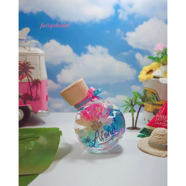 爽やかな南国風の、とってもかわいいハーバリウムアレンジですおしゃれな見た目と雰囲気は店舗のディスプレイやデコレーション、ちょっとしたお返しや、引越し祝い、誕生日のお祝い、母の日などのプレゼントにもおすすめです♪●容量：ねこ瓶　100ｍｌ　●...