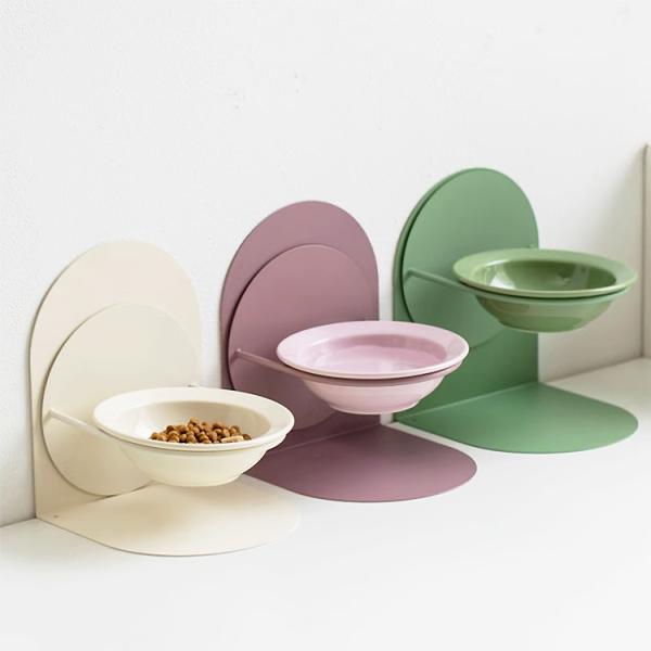 探していた理想のフードボウル愛猫・愛犬のうれしい！食事の時間にきちんとした食事の姿勢がとれる、高さ調整可能なスタンドとフードボウルです。L字のパーツ面にフードボウルのスタンド部分を強力なマグネットで固定させる仕様です。その為、ペットにあった...