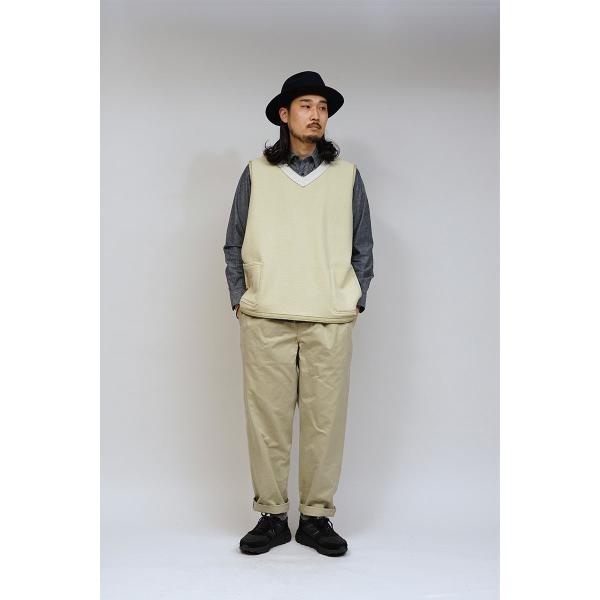 IGEL CABOURN （ ナイジェル・ケーボン ） より オフィサーズパンツ - ウエポン / OFFICERS PANT - WEPON 80490050022 の入荷です。ヴィンテージチノクロスにニドム加工を掛けしなやかで柔らかい風...