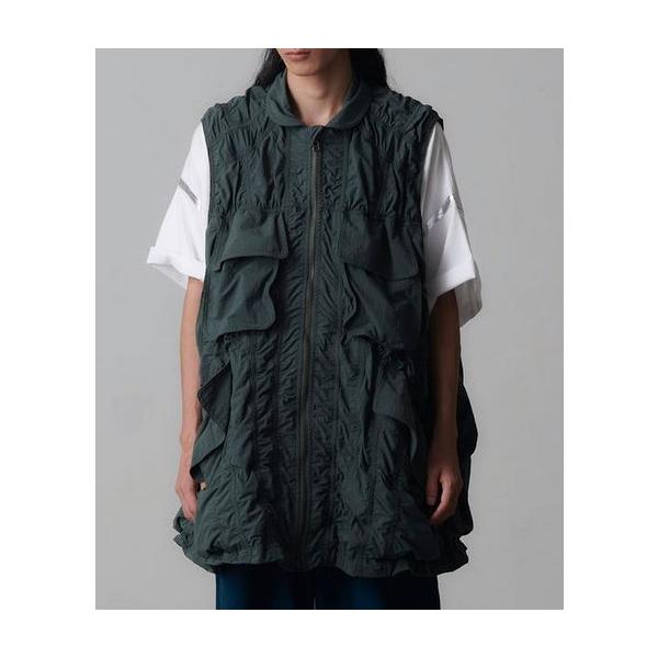 FACETASM ( ファセッタズム ) より PATCHWORK VEST KHAKI ( NAT-JK-M03 ) の発売です。ほど良いハリ感のあるナイロン生地を使用した、パッチワークベスト。シャーリングとパッチワークをミックスさせたF...