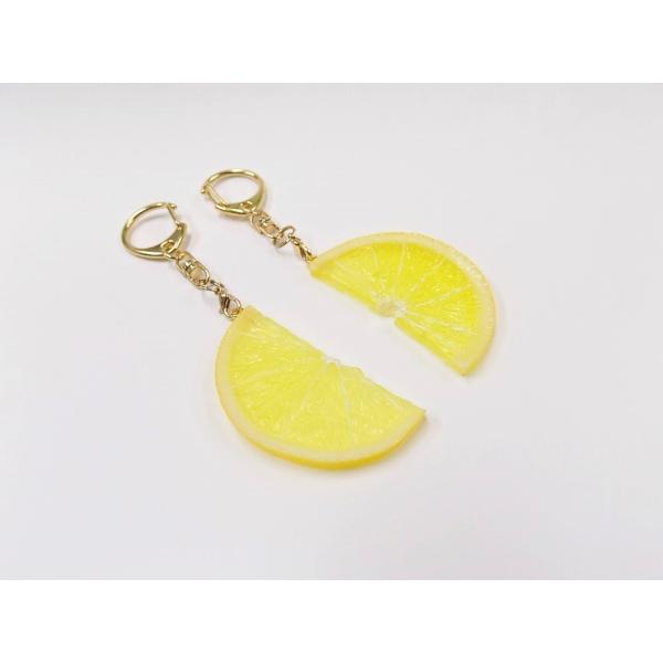 食品サンプル寸法（約）：縦6.0 cm x 横3.0 cm x 高さ0.6 cm素材：塩化ビニール※ 本製品は、食品サンプル本来の製法に基づき製作されたものですので、裏面はありません。     ※ 予告なく仕様が変更となる場合がございます。...