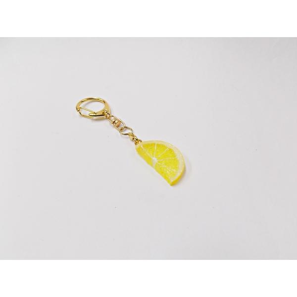 食品サンプル寸法（約）：縦3.5 cm x 横1.8 cm x 高さ0.5 cm素材：塩化ビニール※ 本製品は、食品サンプル本来の製法に基づき製作されたものですので、裏面はありません。    ※ 予告なく仕様が変更となる場合がございます。 ...