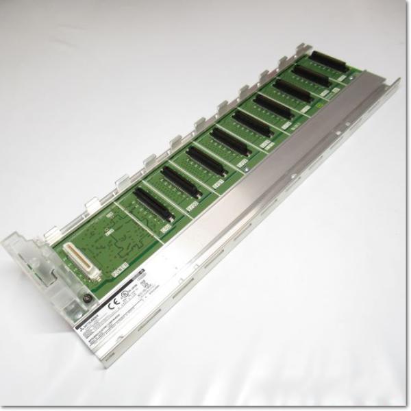 ▲取付ネジがありません▲汚れやスリキズがあります▲増設コネクタカバーの取付ネジにダメージがあります▲2014年4月製