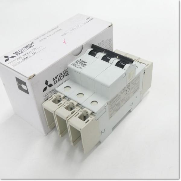 ▲端子部に経年による変質があります(1)▲箱に汚れ、ラクガキ、ダメージがあります