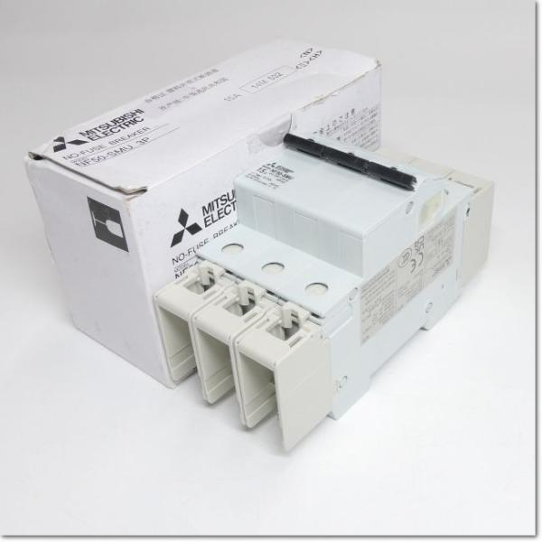 ▲端子部に経年による変質があります(1)▲箱にダメージ、汚れがあります