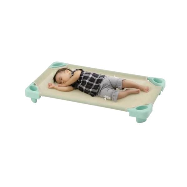 ※こちらの商品は業務用です。※一般家庭向きではありません。重ねて片づけられる簡易的なおひるね用のベッドです。ベッドシートは通気性の良いメッシュになっています。サイズ：W1020×598×123mm重量：約 2.8kg材質：フレーム ＝ポリプ...